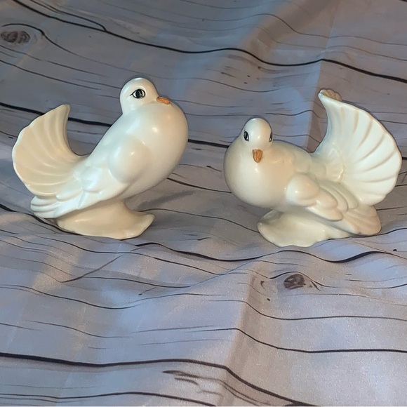 Accents | Vintage Pair Ceramic Handpainted Turtle Dove Figurines ...